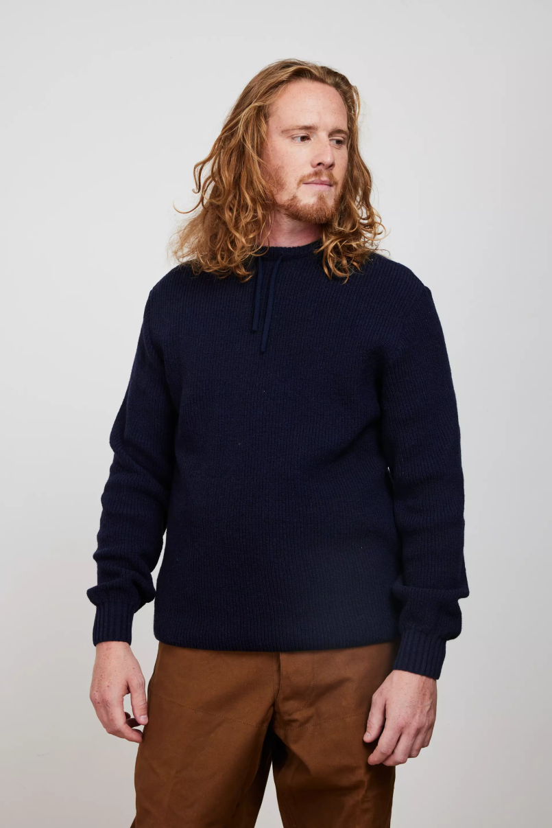 La marque bretonne Le Minor revisite le modèle phare du pull officier ...