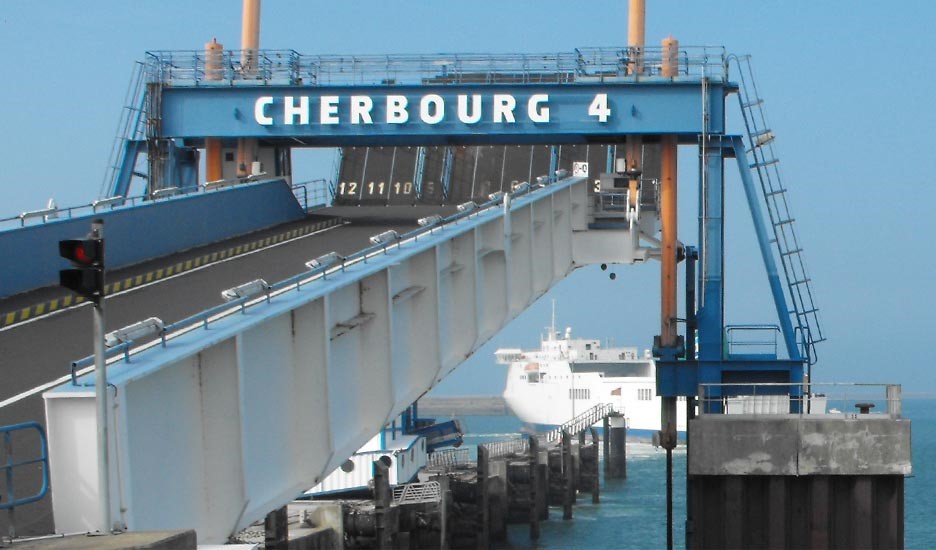 Le futur chantier de construction du terminal du Port de Cherbourg ...